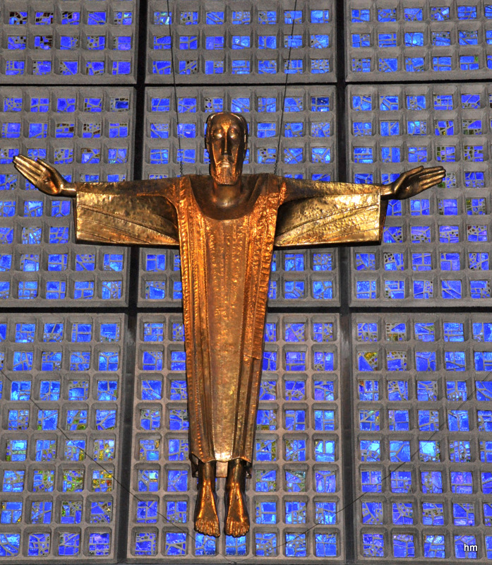 Kruzifix der (neuen) Kaiser Wilhelm Gedächtniskirche Foto & Bild | architektur, sakralbauten ...
