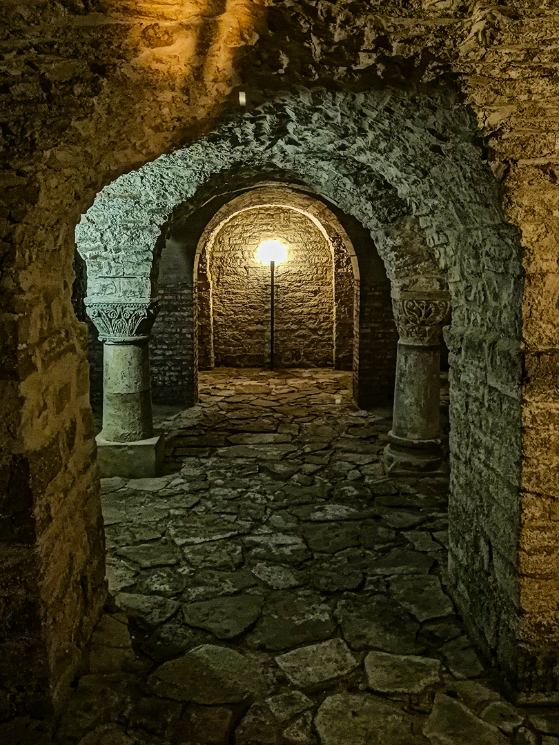 Krypta der Klosterkirche St. Vitus in Drübeck... Foto & Bild ...