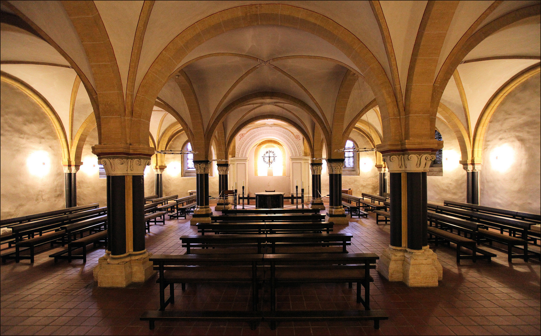 Krypta im Dom von Trier Foto & Bild | architektur, sakralbauten, innenansichten kirchen Bilder ...