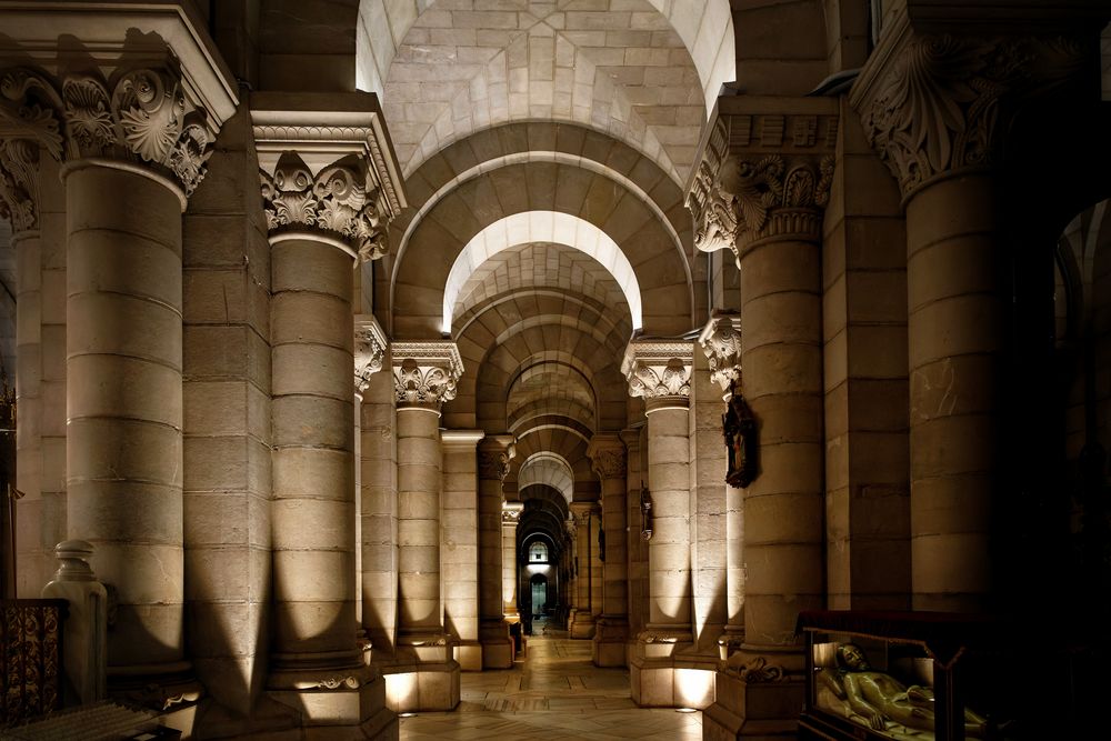 Krypta in der Cathedral de la Almudena Foto & Bild | europe, spain ...