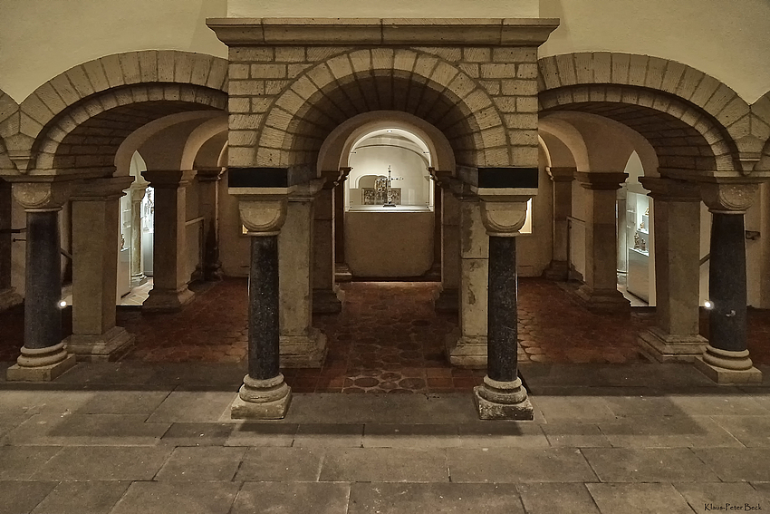 Krypta in Sankt Caecilien (Museum Schnütgen) Foto & Bild | architektur, sakralbauten ...