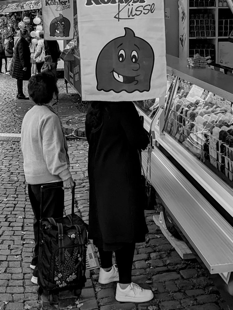 Küsse Foto & Bild | streetfotografie mit menschen, kommunikation; grafik; szenen;, people Bilder ...