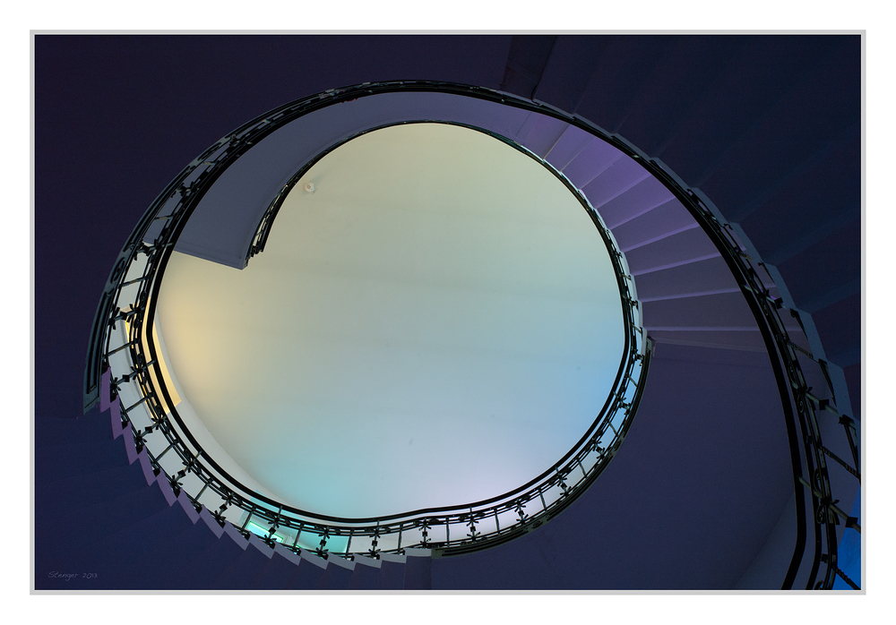 Kunst im Treppenhaus Foto & Bild | architektur, innenaufnahmen ...