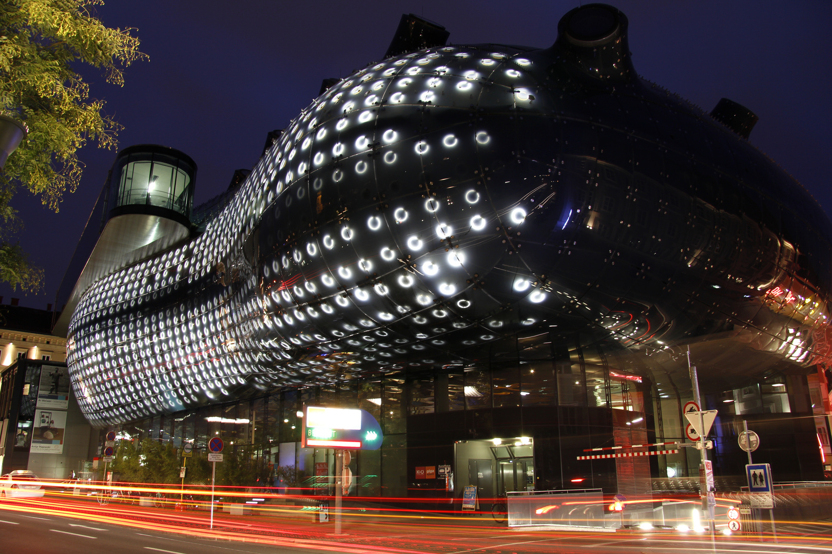 Kunsthaus Graz... Foto & Bild | architektur, architektur bei nacht ...