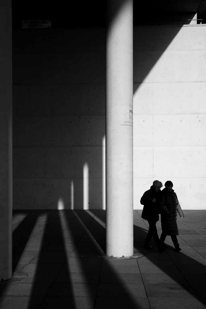 Kunstmuseum Foto & Bild | streetfotografie mit menschen, fotokunst, monochrome fine art Bilder ...