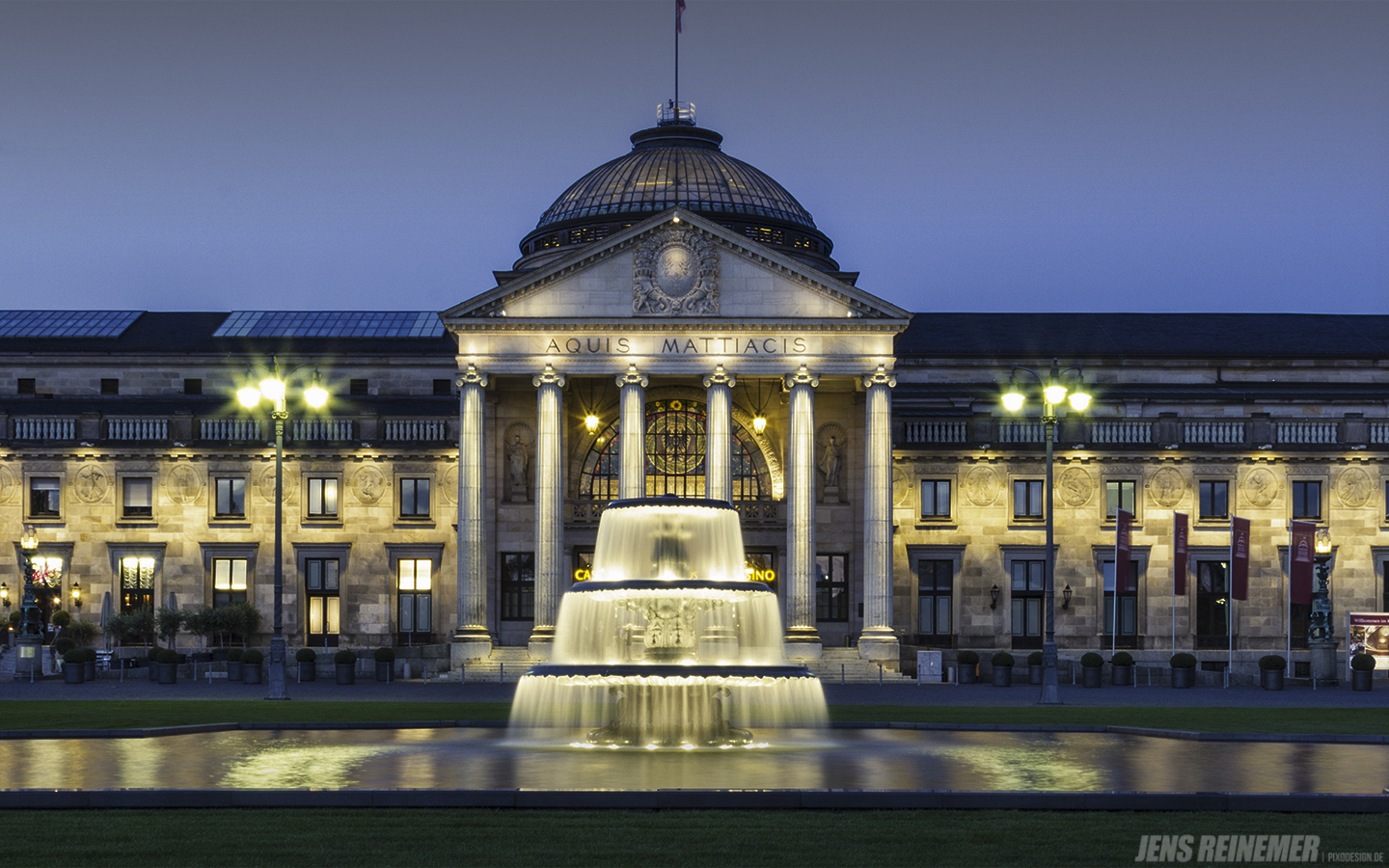 Kurhaus Wiesbaden Foto & Bild | architektur, architektur bei nacht ...