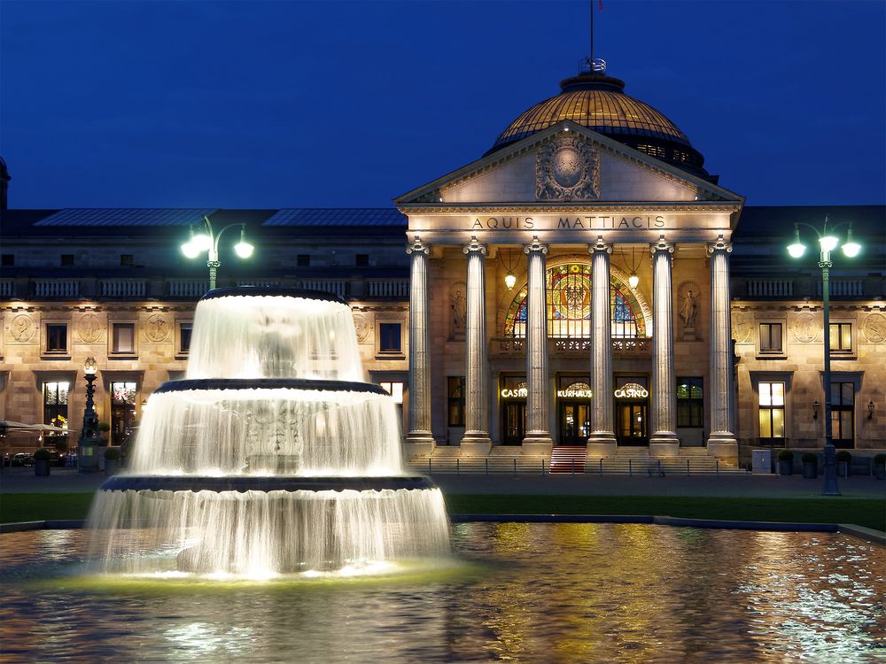 Kurhaus Wiesbaden am Abend Foto & Bild | deutschland, europe, hessen ...