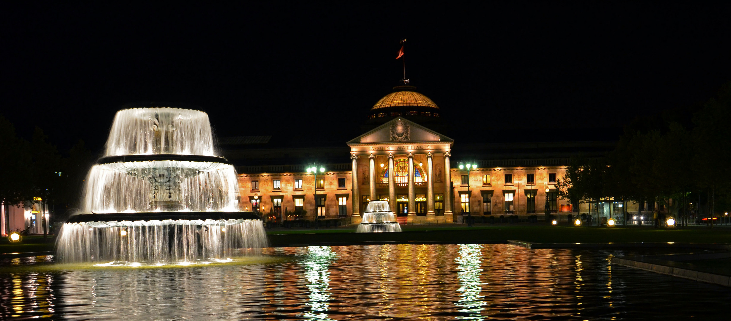 Kurhaus Wiesbaden bei Nacht Foto & Bild | architektur, stadtlandschaft ...