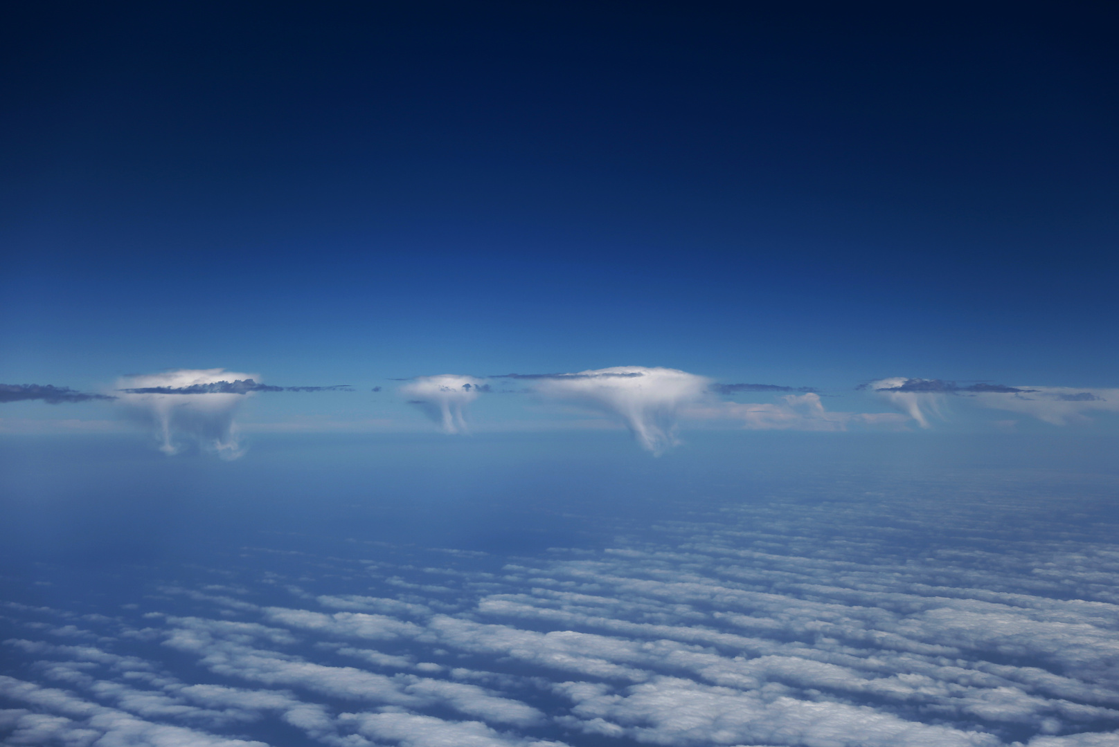 kuriose Wolkenformation Foto & Bild | wolken, himmel, meer Bilder auf ...