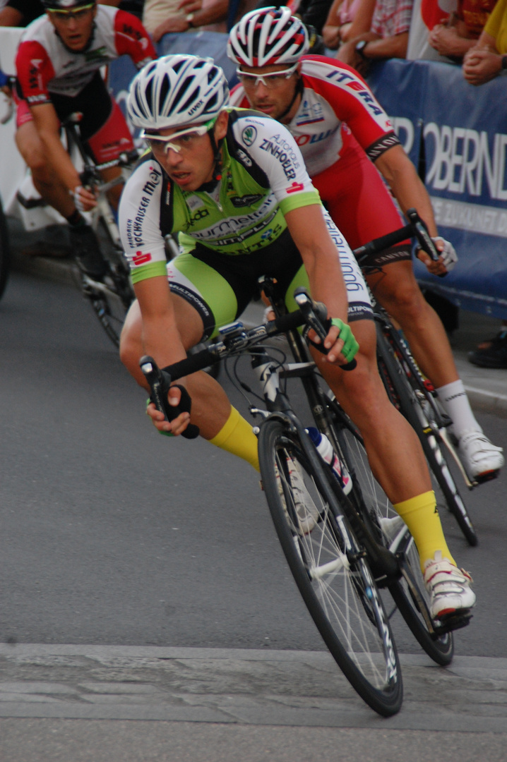 Kurveneinfahrt Foto & Bild | sport, radsportarten, radrennen Bilder auf ...