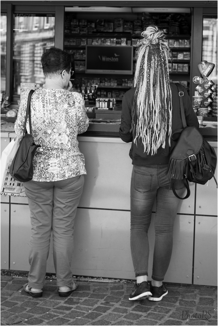 Kurz oder Lang ? Foto & Bild | erwachsene menschen, streetfotografie mit menschen, menschen ...