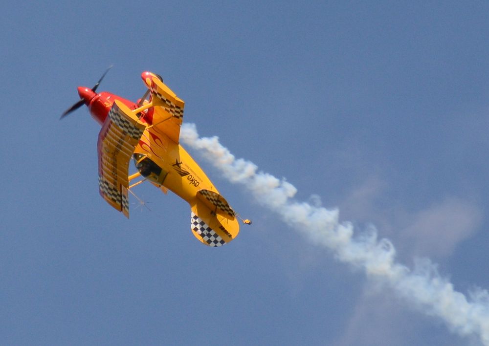kurz vor dem Looping! Foto & Bild | flugzeug, fahrzeuge, flugplatzfest ...