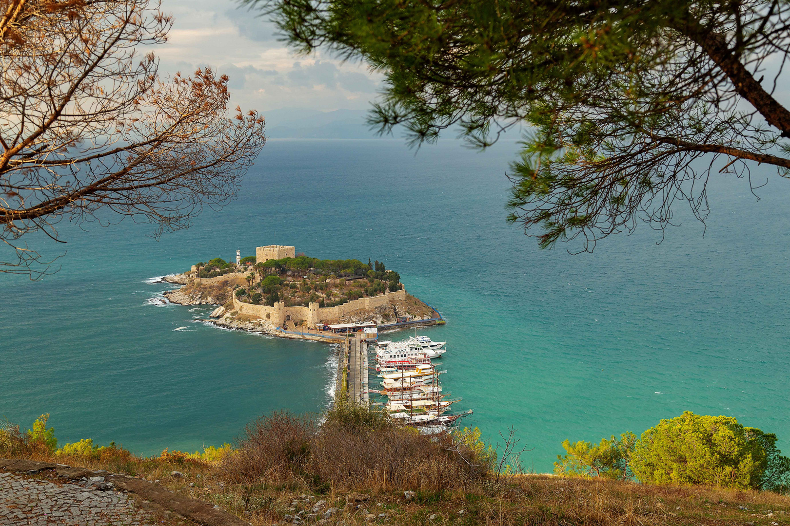 Kusadasi Castle (Güvercinada – Ku?adas?) auf der Vogelinsel Foto & Bild ...