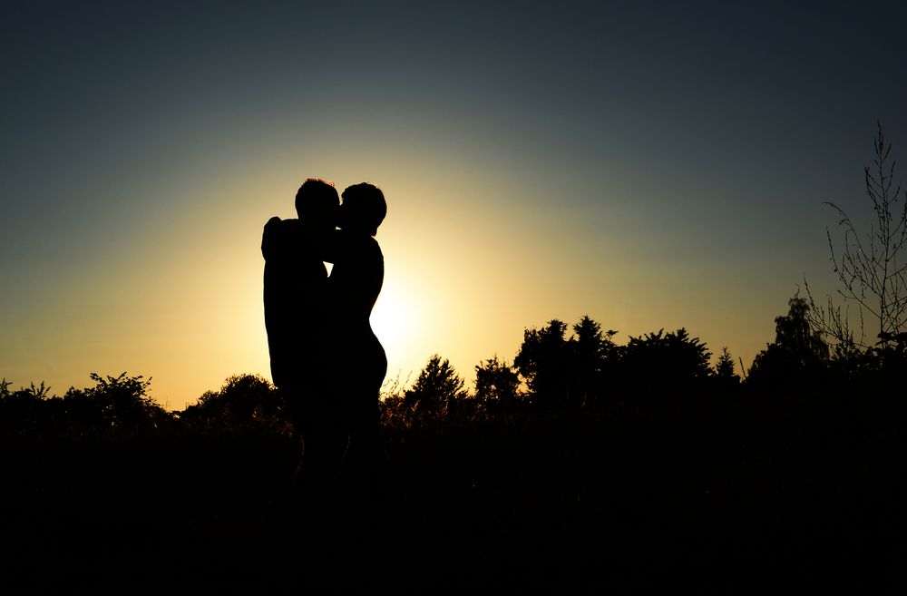 Kuss im Sonnenuntergang Foto & Bild | erwachsene, paare, mehrere menschen Bilder auf fotocommunity