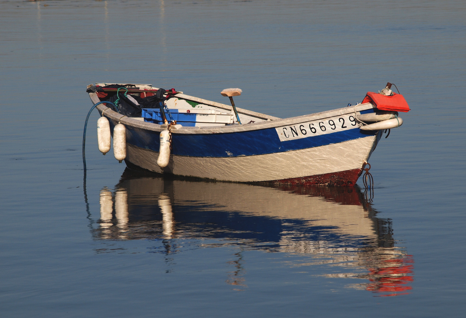 La barque et son reflet photo et image | visions artistiques, sujets ...