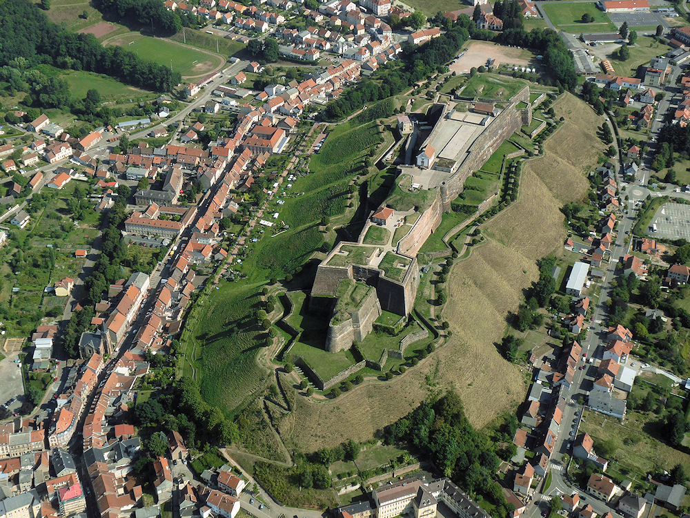 la citadelle de bitche... Foto & Bild | landschaft, luftaufnahmen ...