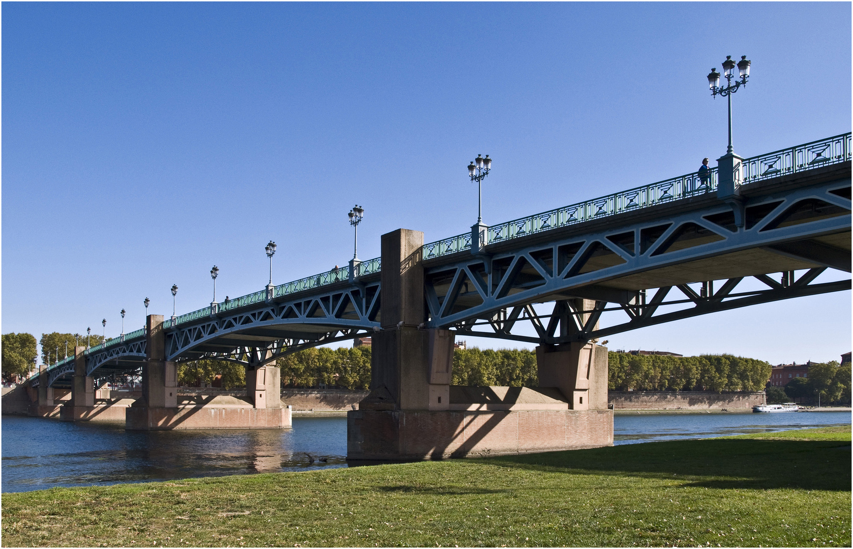 La Garonne sous le Pont Saint-Pierre à Toulouse photo et image | europa ...
