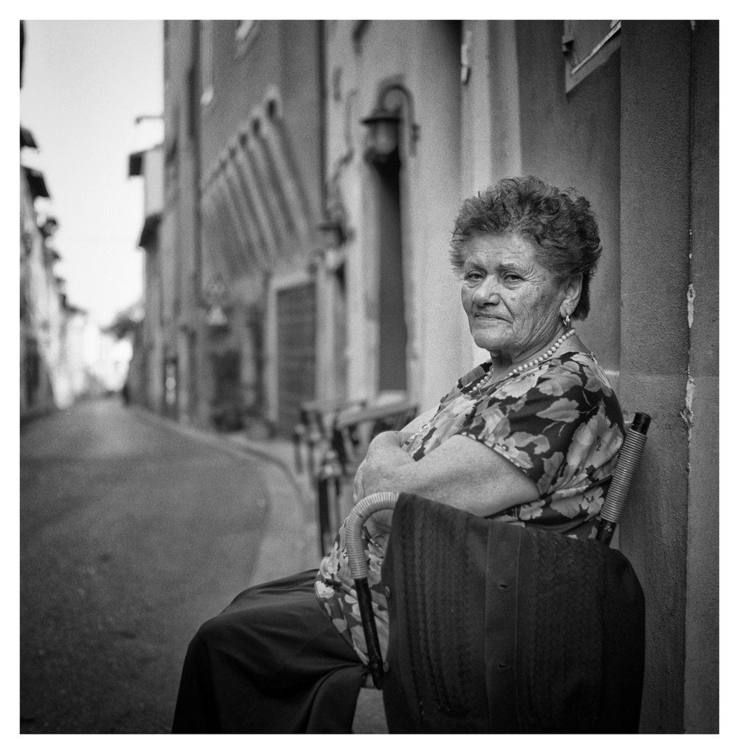 La gentile Signora Duccini Foto & Bild | streetfotografie mit menschen ...