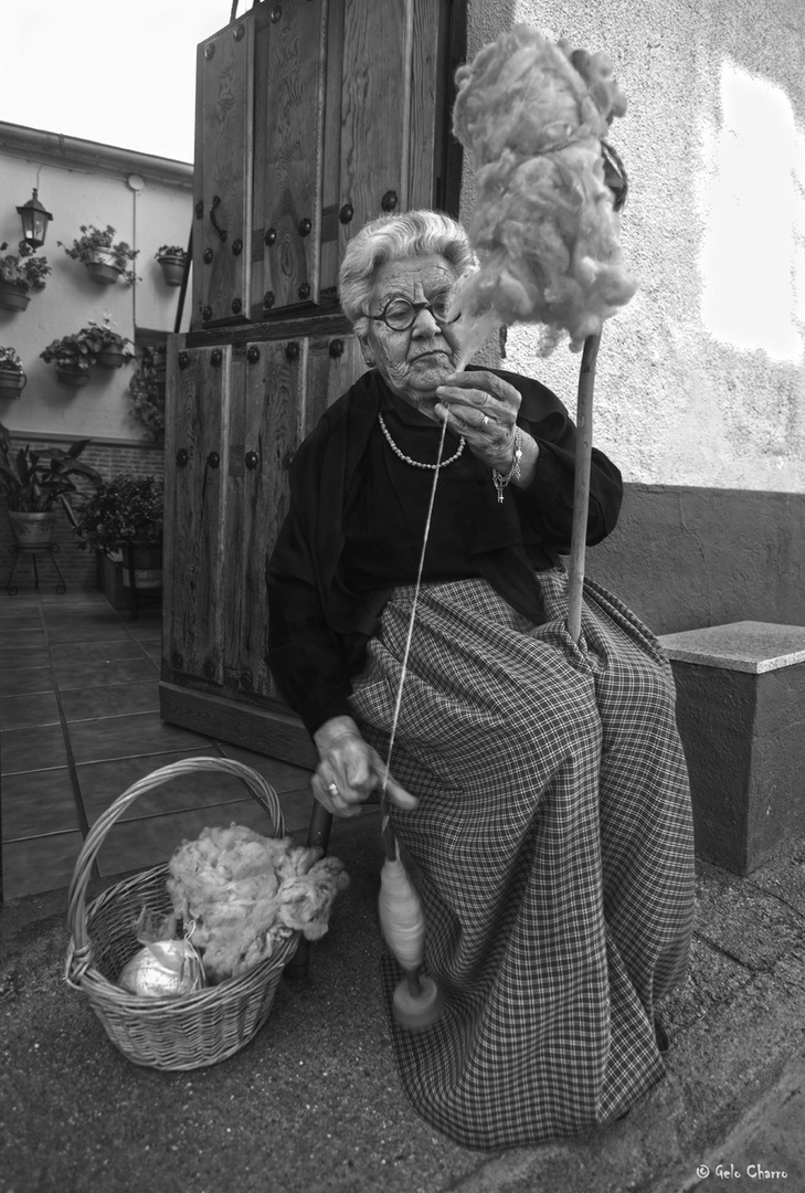 La hilandera Imagen & Foto | blanco y negro, fotos, city Fotos de ...