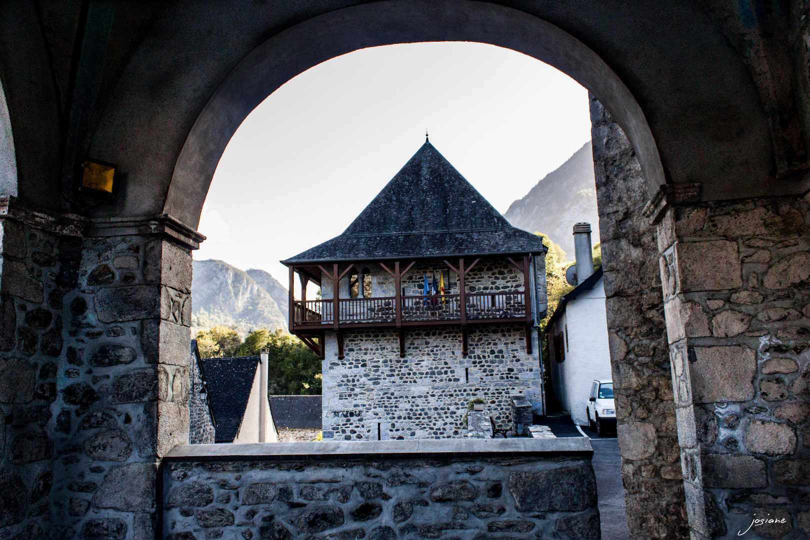 LA MAIRIE DE BORCE photo et image | nature, architecture, village ...