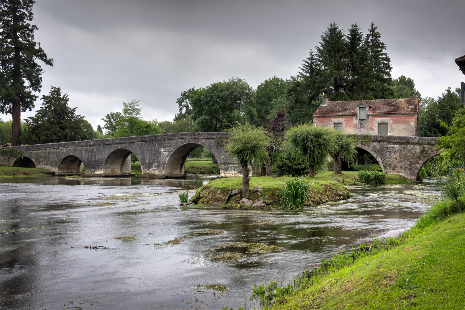 La maison sur le pont photo et image | europe, france, centre Images ...