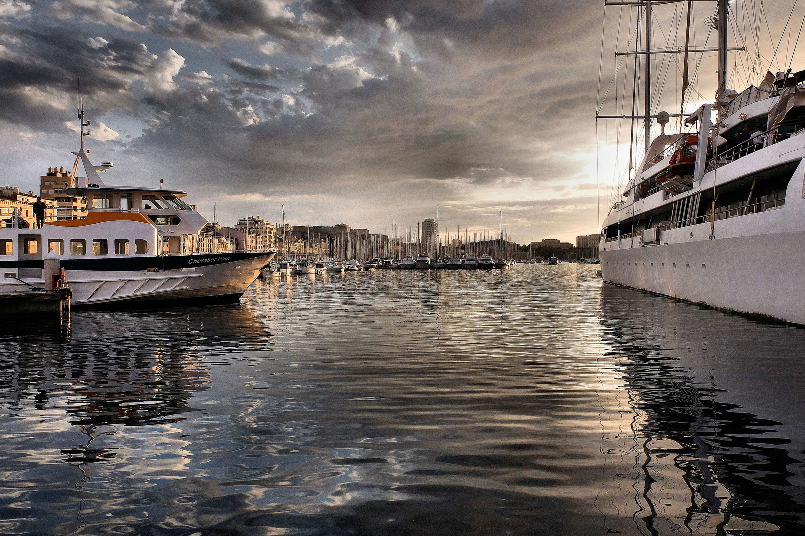 La mer en douce photo et image | naval, marseille, sujets Images ...