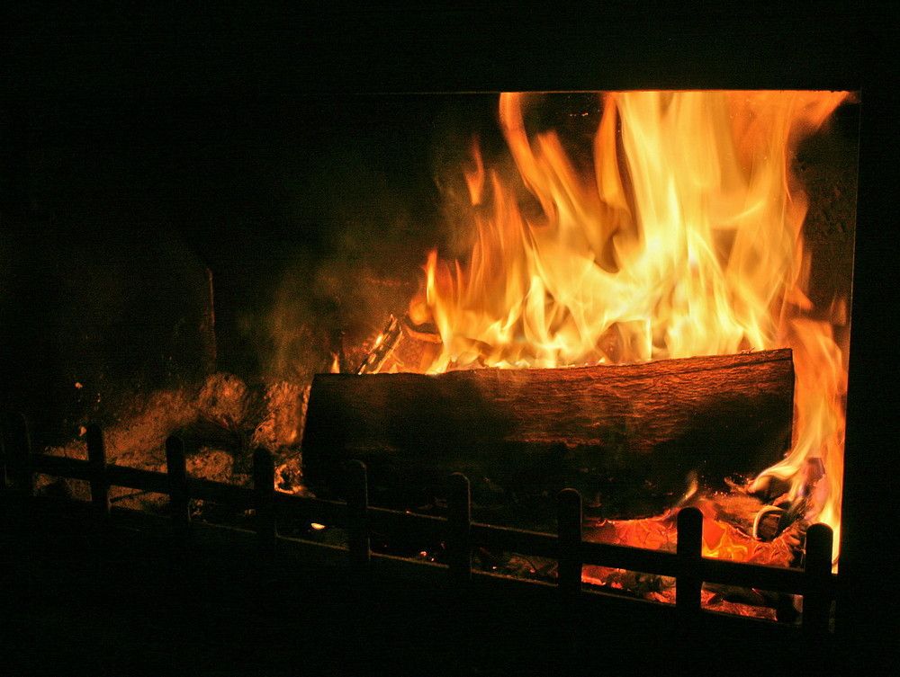 La première flambée photo et image | home sweet home, lumière , special ...