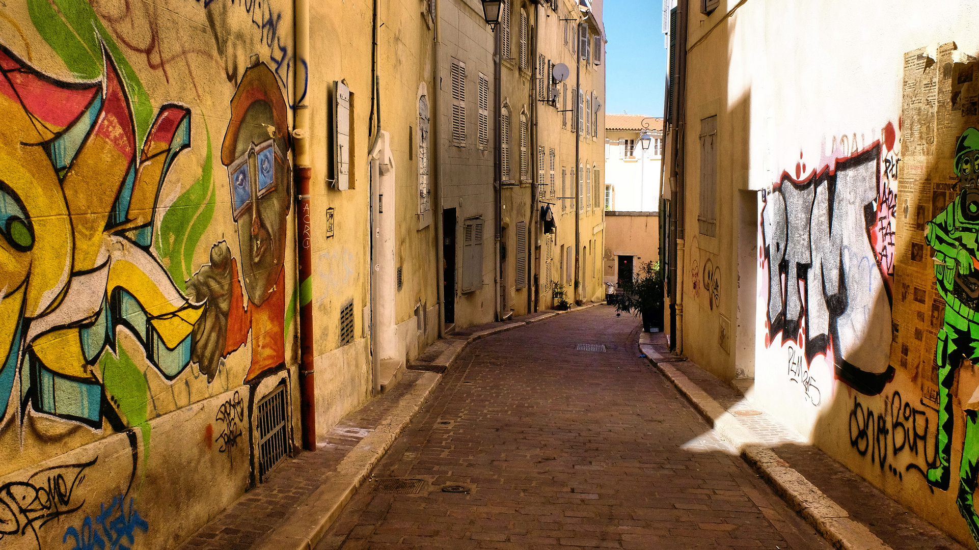 La rue des tags photo et image | france, marseille, paysages urbains ...