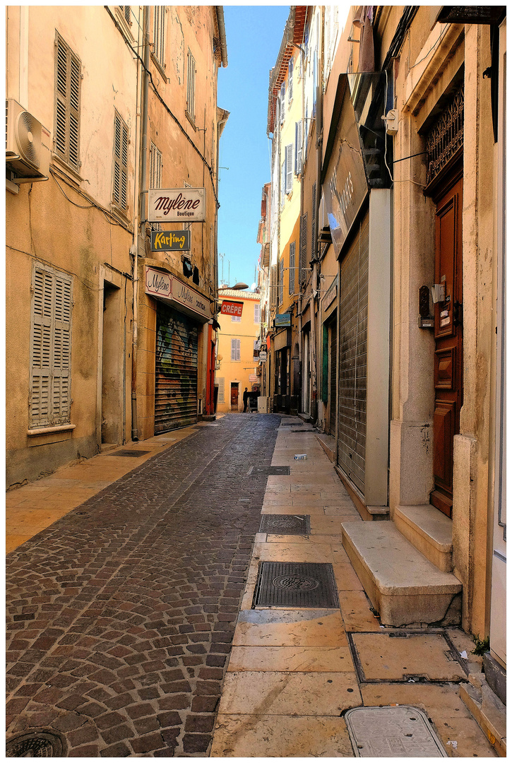 La ruelle photo et image | provence, vieille ville, urbains Images ...