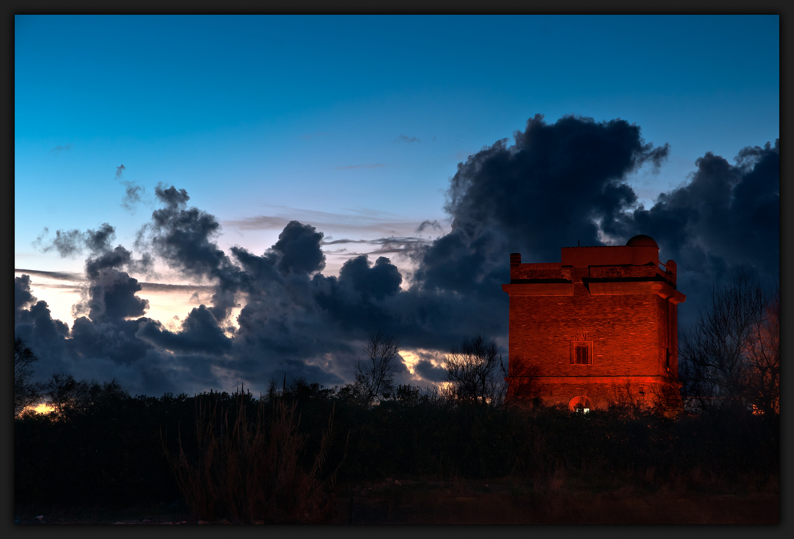La torretta Foto % Immagini| cartoline, torretta, foce verde Foto su ...