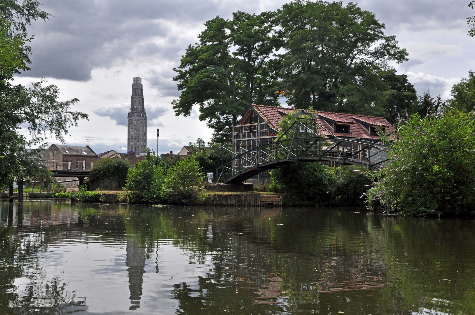 la tour Perret a Amiens ...! photo et image | nature, architecture ...