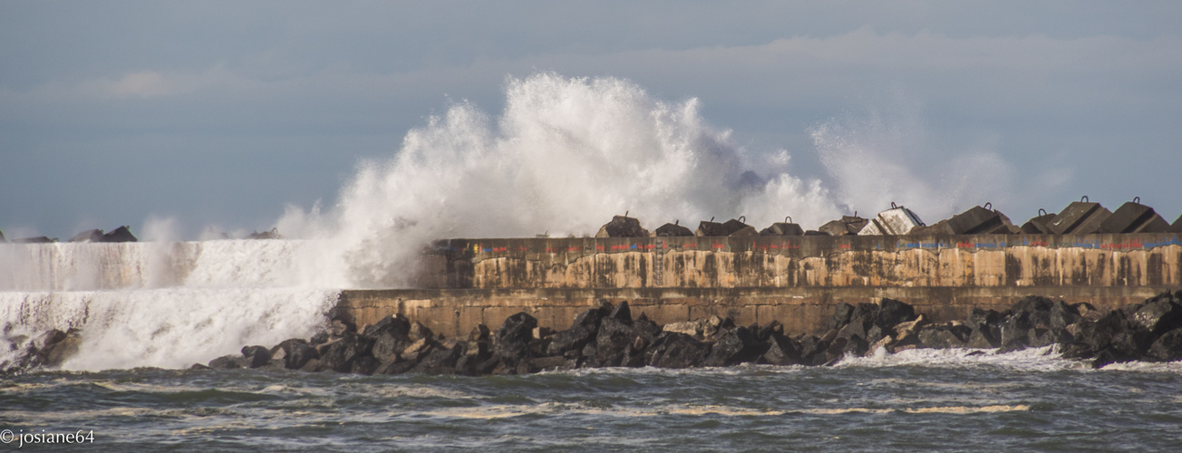 LA VAGUE CONTRE LA DIGUE photo et image | paysages, mers et océans, la ...
