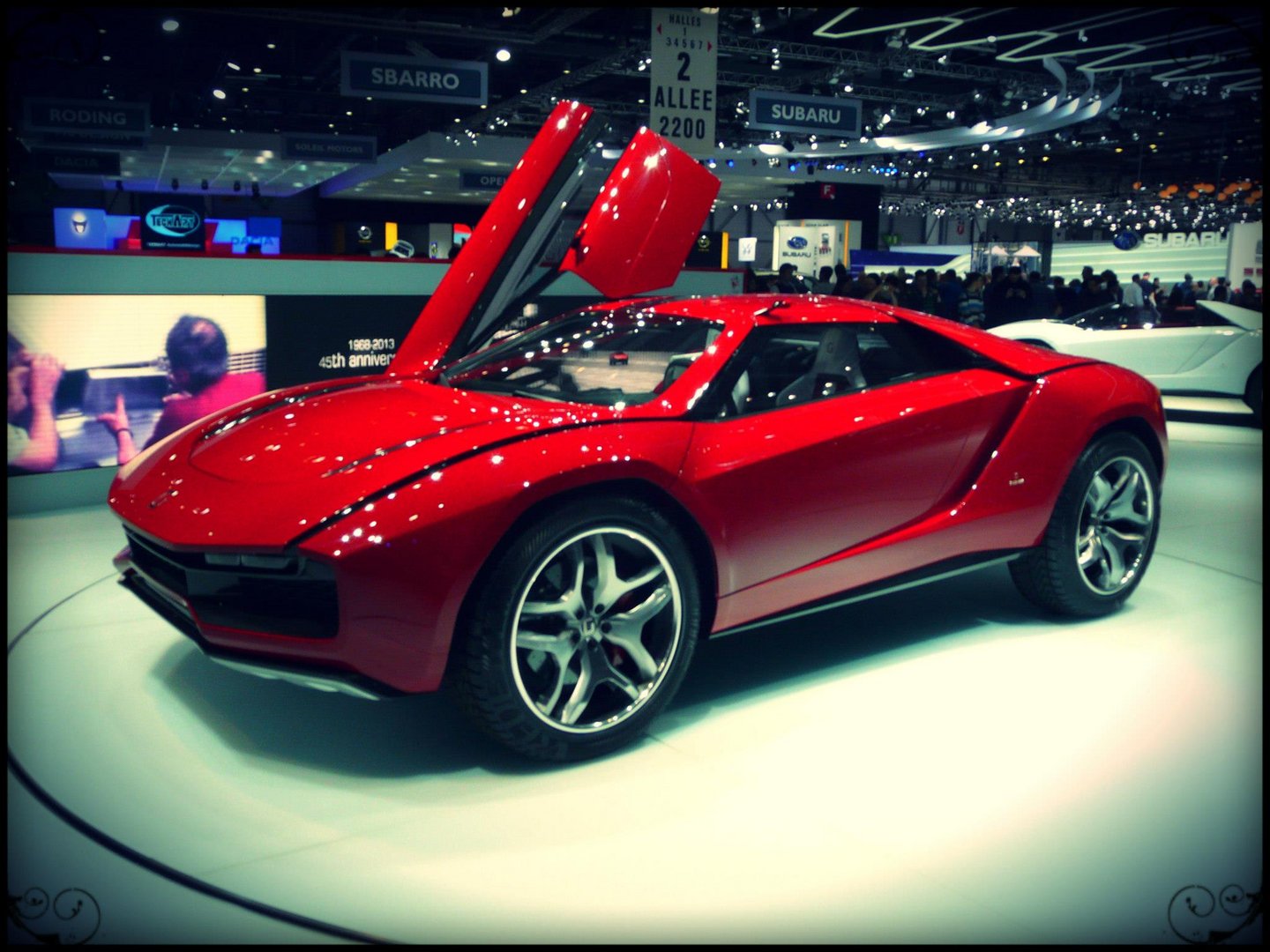 La voiture rouge photo et image | photos de vacances, rouge, voiture ...