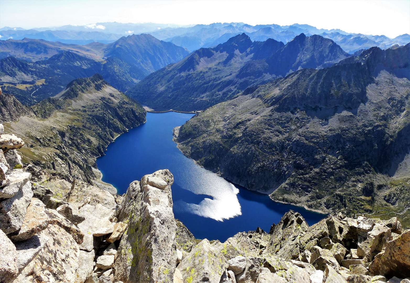 lac de cap de long depuis le sommet du turon de Néouvielle photo et ...