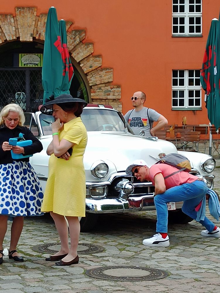 Lack berühren verboten - Chrom lecken erlaubt Foto & Bild | erwachsene menschen ...