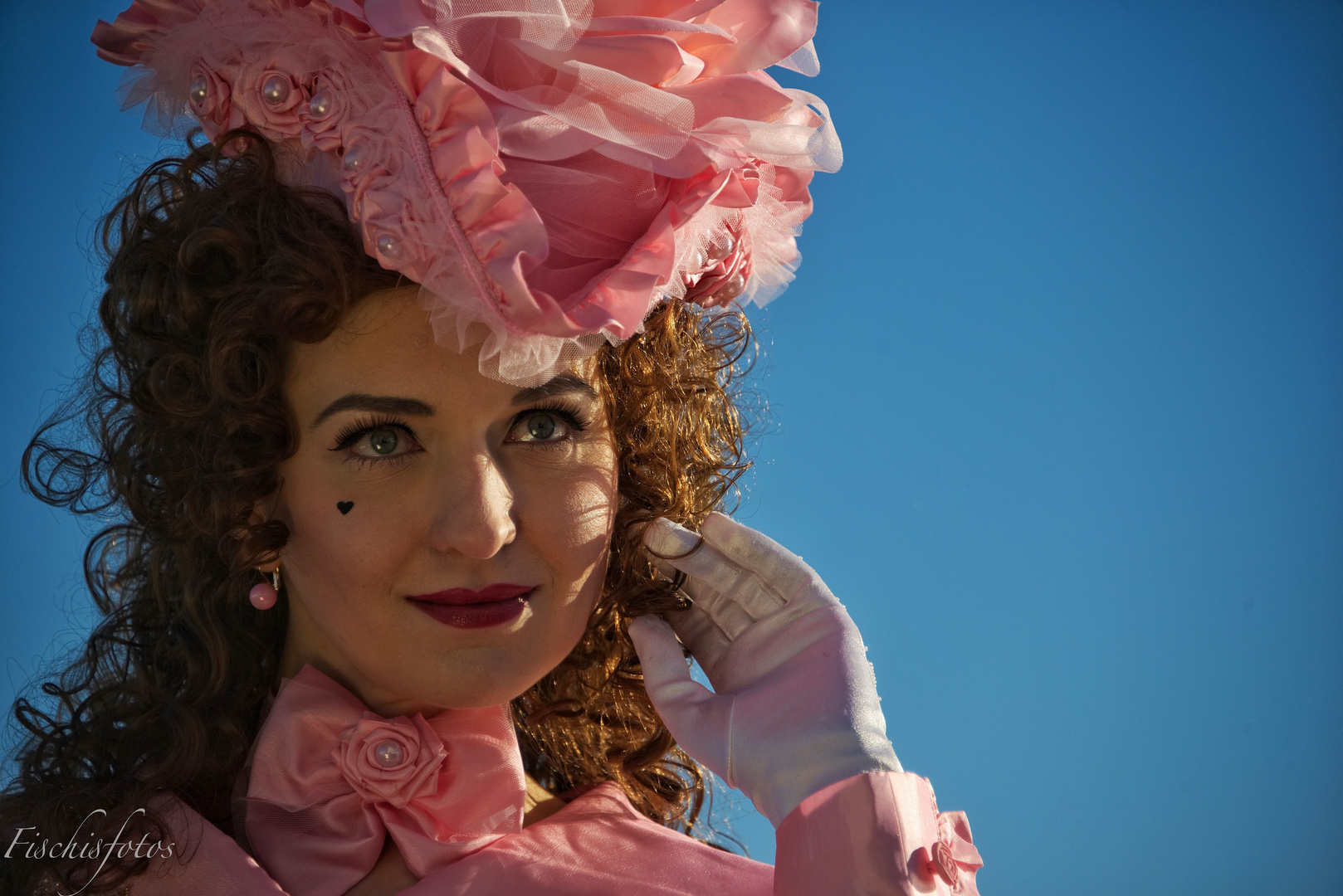 Lady in pink Foto & Bild | portrait, portrait frauen, outdoor Bilder ...