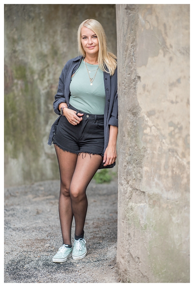 Lässig an der Mauer Foto & Bild | sandra Bilder auf fotocommunity