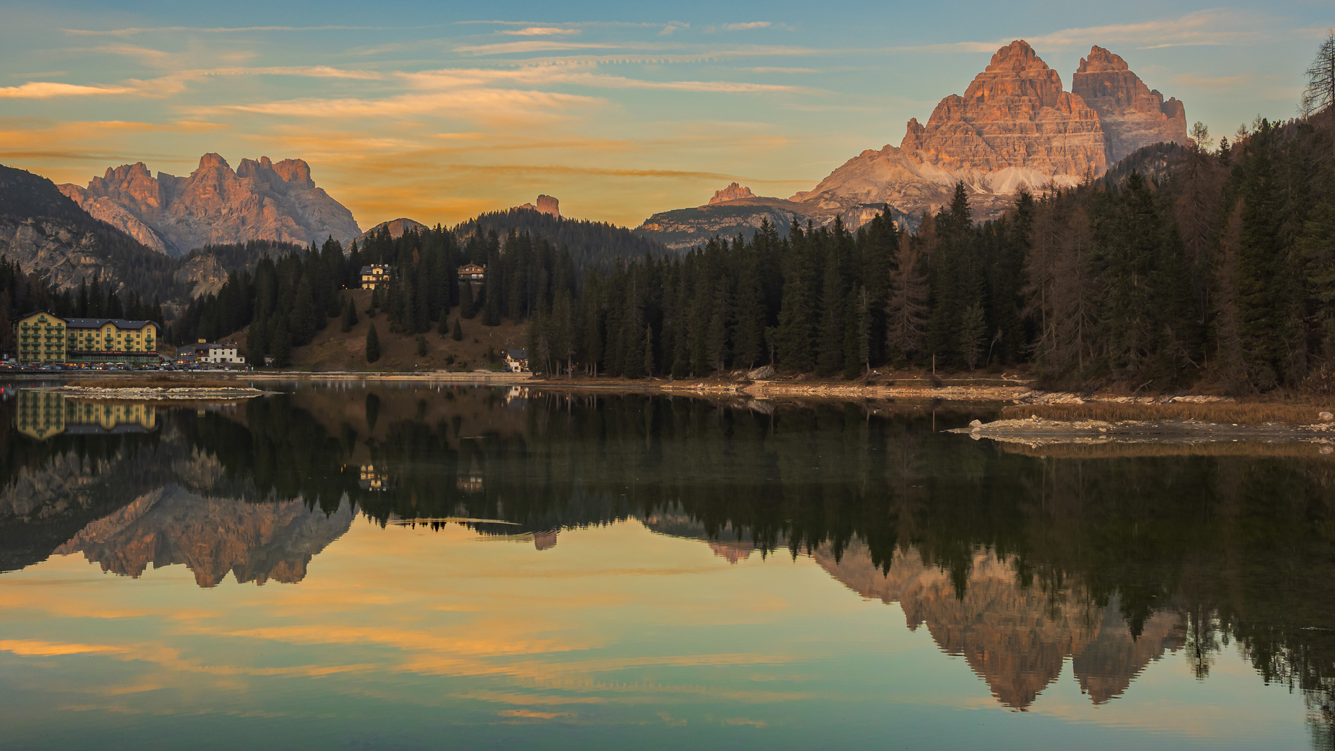 Lago di Misurina con le tre cime di Lavaredo.... Foto % Immagini ...