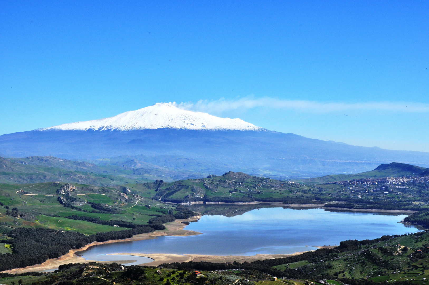 Lago Pozzillo ed Etna Foto % Immagini| paesaggi, laghi e fiumi, natura ...