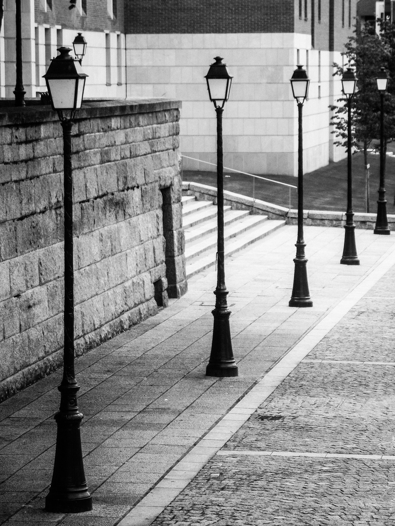 Lampadaires de rue photo et image | architecture, ruelle, rue Images ...