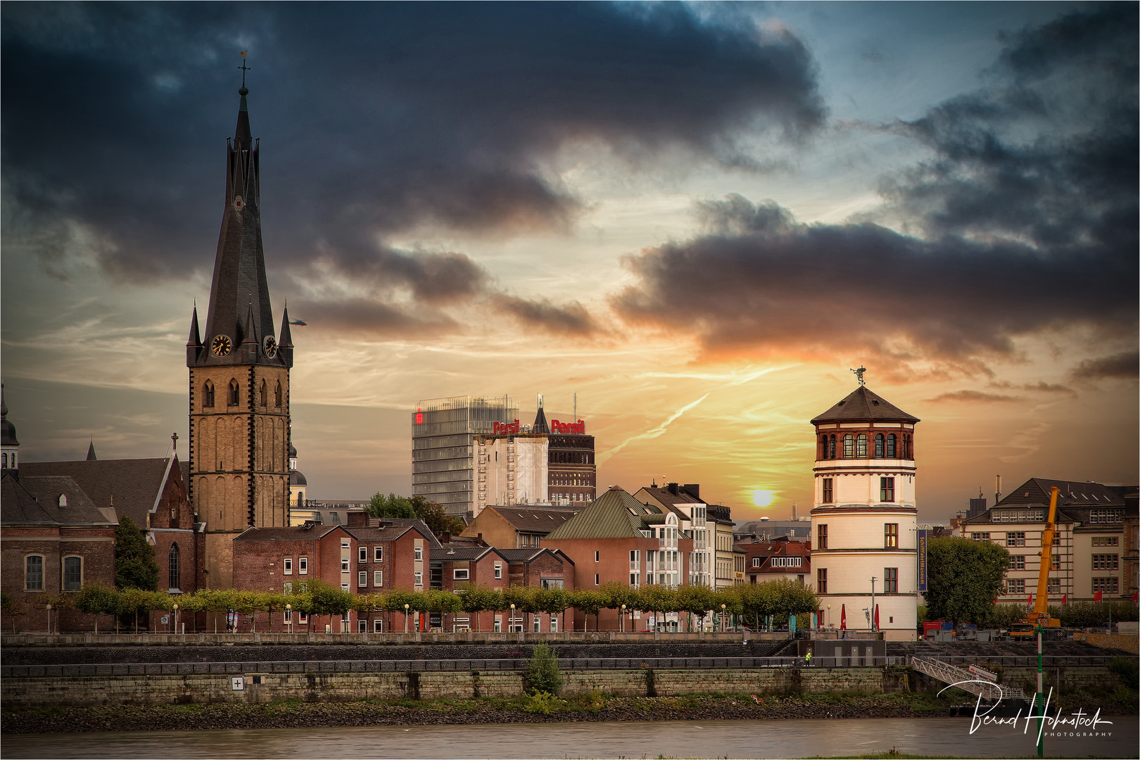 Landeshauptstadt von NRW .... Foto & Bild | sonnenuntergang, licht, hdr ...
