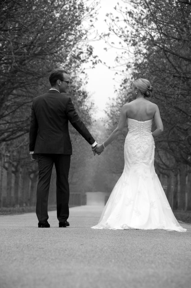 Lass uns den weg gemeinsam gehen Foto & Bild | hochzeit, trash the dress, menschen Bilder auf ...