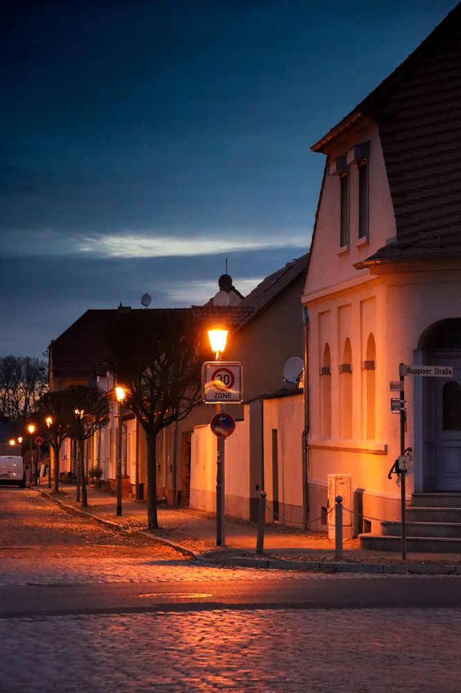 late night Foto & Bild | architektur, architektur bei nacht, ländliche architektur Bilder auf ...