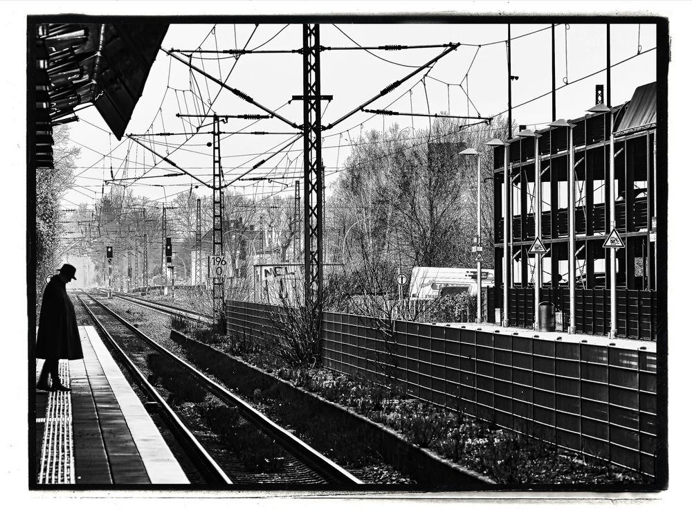 late train Foto & Bild | streetfotografie mit menschen, outdoor, mann ...