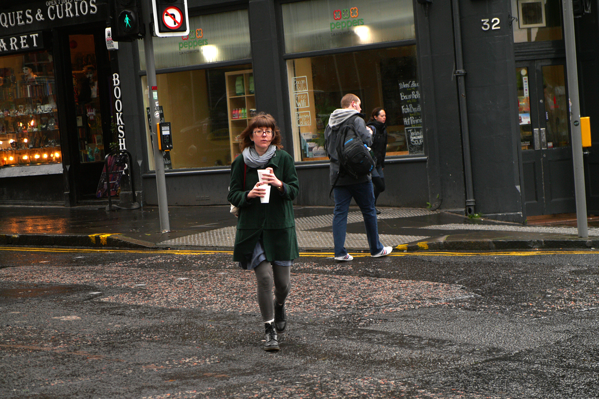 LaufSteg Foto & Bild | streetfotografie mit menschen, kommunikation; grafik; szenen;, street ...