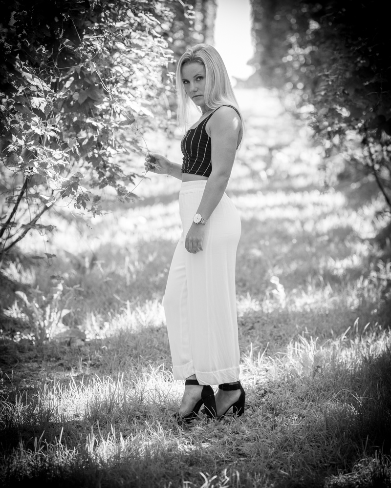 Laura im Grünen Foto & Bild | outdoor, natur, portrait Bilder auf ...