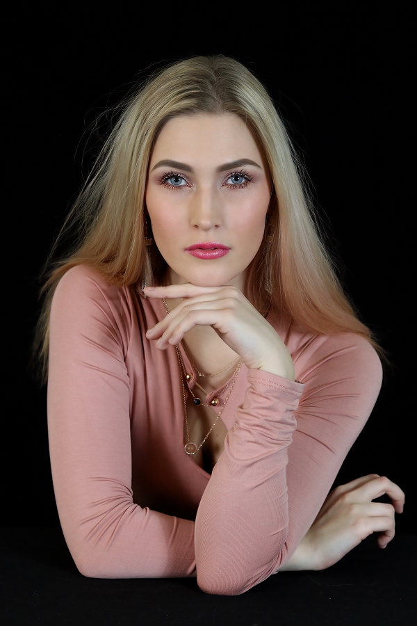 laura...3 Foto & Bild | studio, portrait, menschen Bilder auf fotocommunity