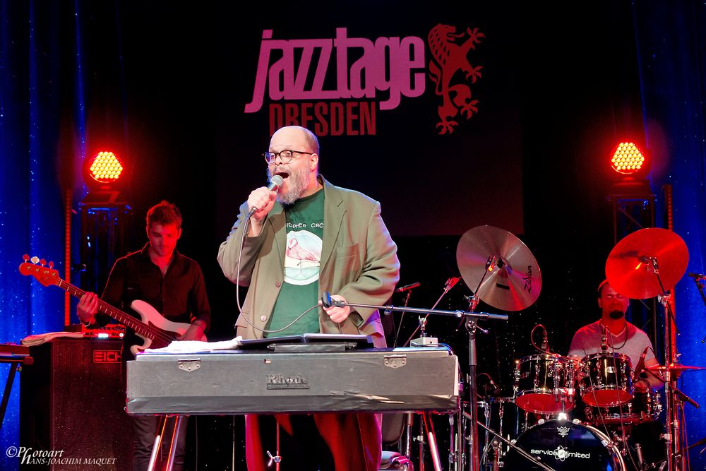 Laurent Salzard, Ed Motta, Yoràn Vroom Foto & Bild | konzert, live ...