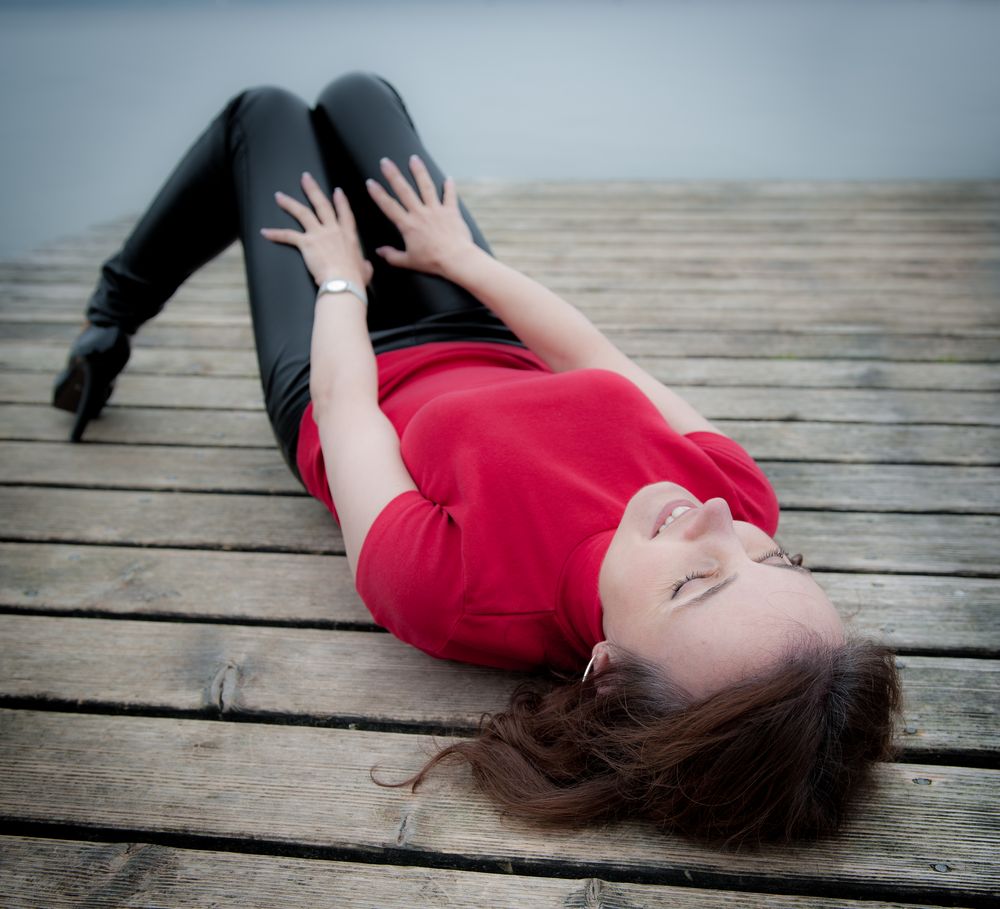 LAY DOWN Foto & Bild | portrait, portrait frauen, outdoor Bilder auf ...