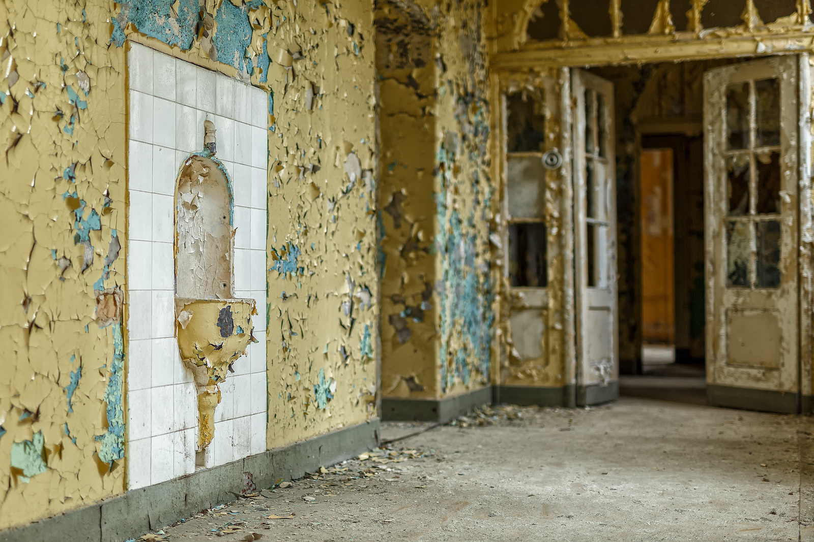 Lazarett für zwei Mächte... Foto & Bild | architektur, lost places ...